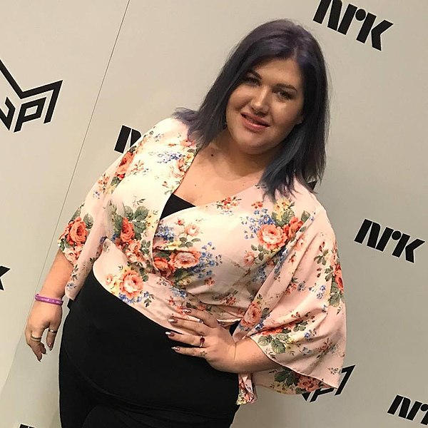 Lisa Jayne Lewis’s natal birth chart, kundli, horoscope, astrology ...